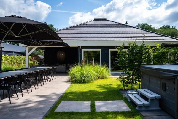 Wellness Villa Latour | 2 Saunas, Jacuzzi & Grill Kota | 18 Guests - Eindhoven