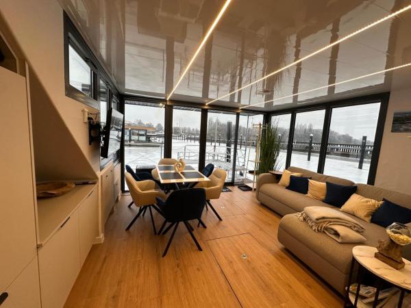 Hausboot Nikolai Stralsund - ドイツ