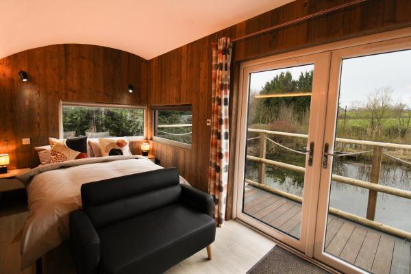Reeds And Rushes Retreat - Wetherby