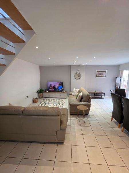 Number 3 School Path - Telford