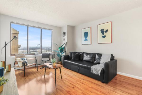 Apartment Steps From Pentagon City Metro - Arlington, VA