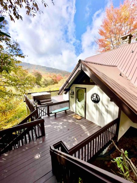 Barbers Deer Camp, Hot Tub And Views - Beech Mountain, NC