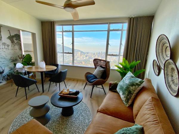 Panoramic City And Ocean Views, Pool, Ac, Fibre Wifi & Secure Parking - Camps Bay