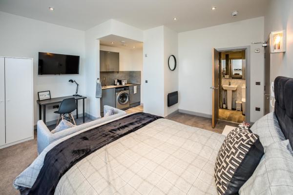 Edgerton Stays - Huddersfield