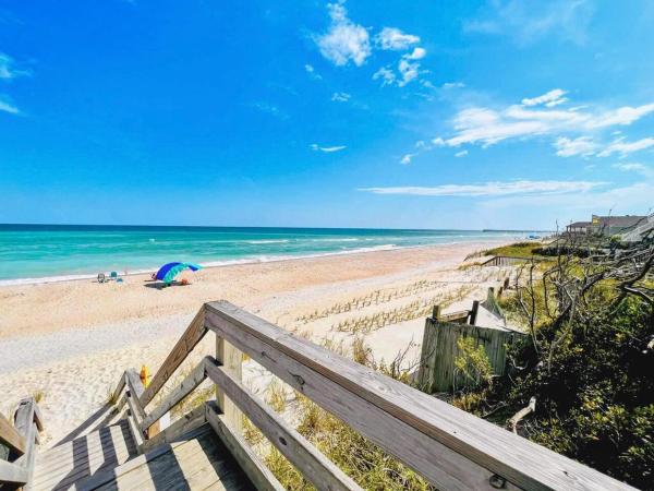 Ocean-view Pet-friendly Beach Access Retreat - Surf City, NC