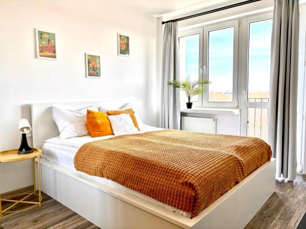 Big City Life Apartment - Warsaw Chopin Airport (WAW)