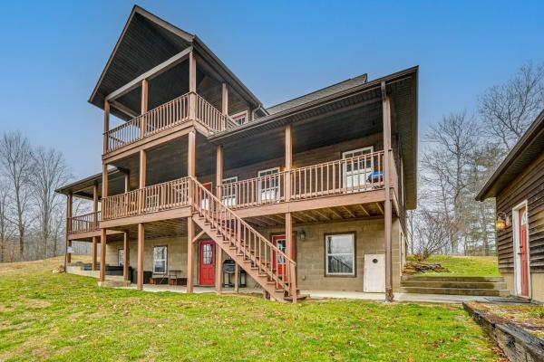 Private Hot Tub & Games Galore! Hamden Family Home - Lake Alma State Park, Wellston
