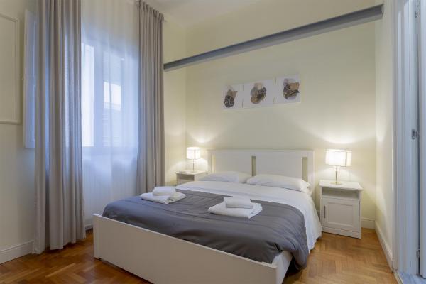 Delux Via Faenza - Floransa