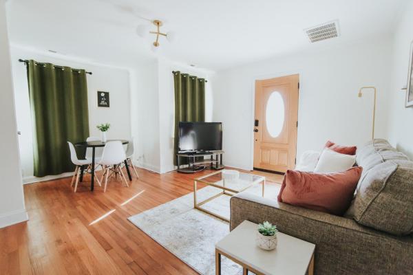 2 Miles To Downtown, Cozy Green Cottage 2 Br 1 Ba - Raleigh, NC