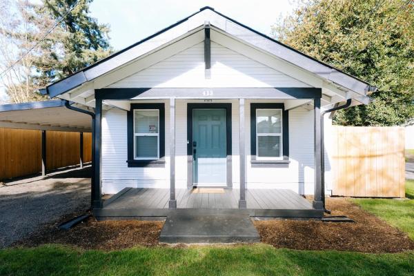 Updated 3 Bedroom Charmer - Kelso, WA