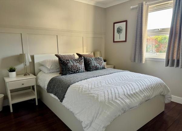 Holly Lodge - 2 X Kingsize Bedrooms With Private Entrance And Free Parking-new Shower Room - Oban