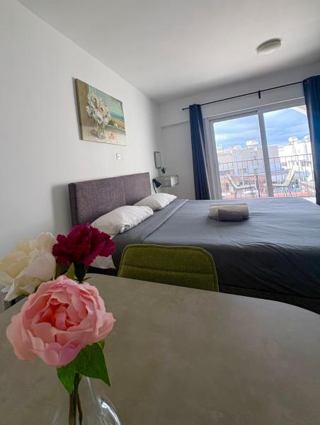 Rimini Balcony Studios - Steps From The Sea - Kato Paphos