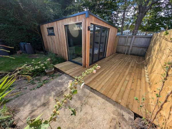 Peaceful, Private And Spacious Double Garden Cabin - Bristol