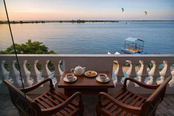 Dinuda Lagoon Hotel - Sri Lanka