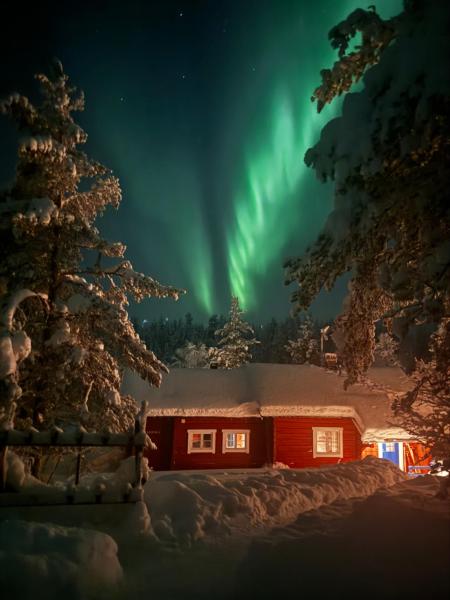 Saariselällä Rauhaisa,uniikki, Sielukas Hirsimökki- Luxury Cottage - Inari
