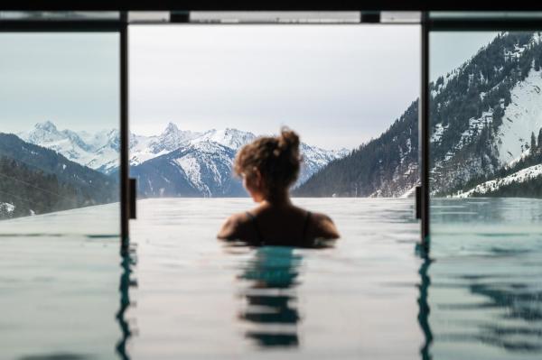 Wohlfühlhotel Hubertushof Am Arlberg - Ski-in & Ski-out - Sky Pool - Lech