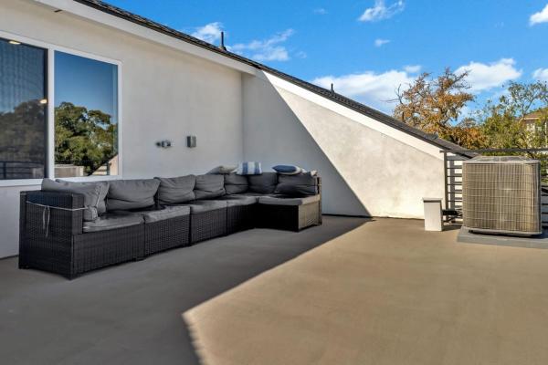 Fresh Modern 3br • Rooftop • 5 Min To Downtown - Dallas, TX