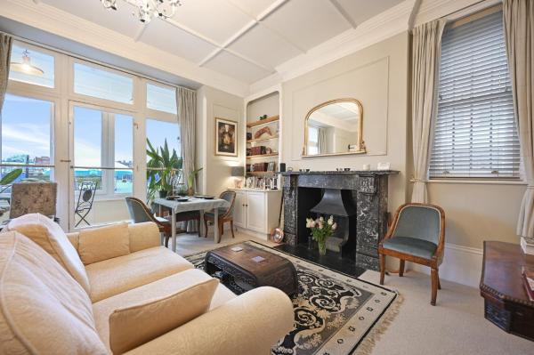 Beautiful One Bedroom Flat With Private Balcony 560sq Ft - Londra