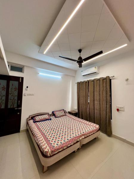 Nisarg Homestay With Kitchen Dinning - Bhuj