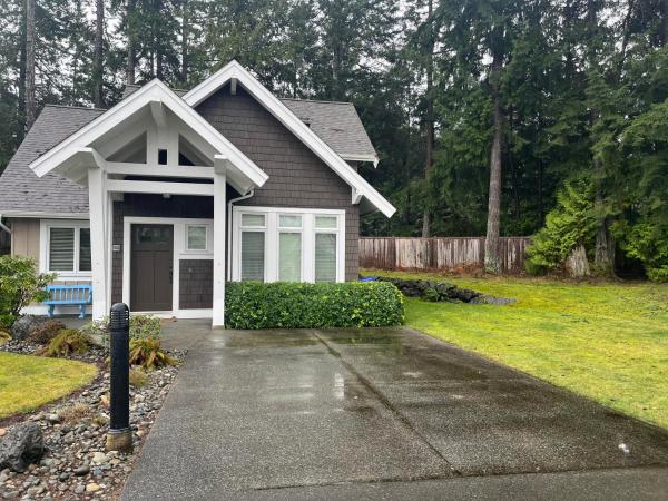 Qualicum Landing Family Home - Hornby Island