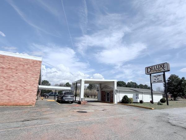 Deluxe Inn - Greenville, SC