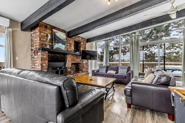 Mountain View-backyard-air-conditioning-bbq-15mins Walk Blue Mountain Village - Thornbury