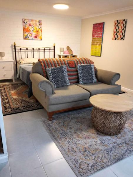 Guest Suite-2 Beds,private Entry, Bathroom & Laundry - 臥龍崗