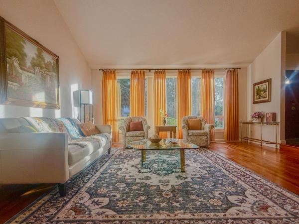 Charming 3-bedroom House In Lake Forest Park - Edmonds, WA