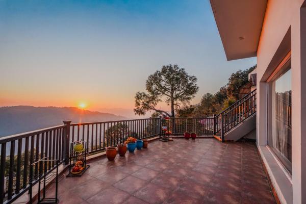 Kb's, Luxury Mountain Villa, Sunset View, Near Kasauli - Solan