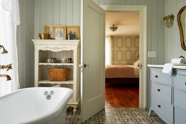 Little Louis - A Princely Take On A County Getaway St-2020-0414 R3 - Prince Edward