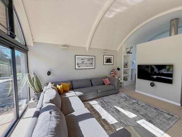 The Lookout - Unique Architectural Modern Home - North Devon