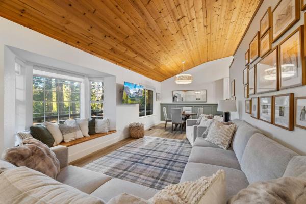 Luxury Mountain Escape Sleeps 25 - Sauna, Hot Tub, Fire Pits - 5 Star Amenities - Yosemite National Park, CA