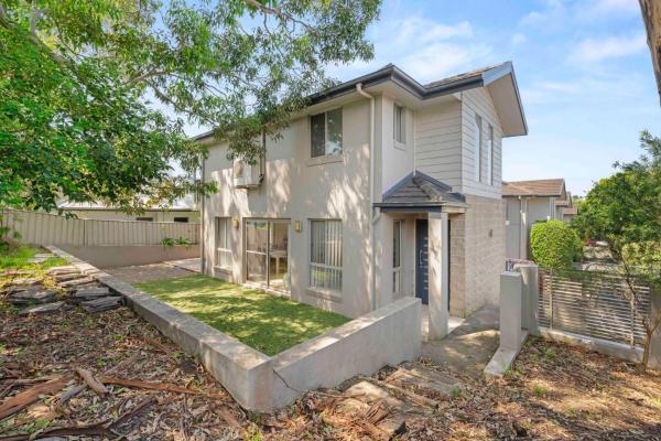 Manning The Waves - Gerringong