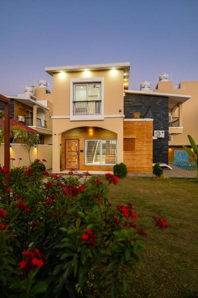 Elivaas Signature Palazao, Stunning Getaway With Pvt Pool, Garden And Gazebo - Udaipur