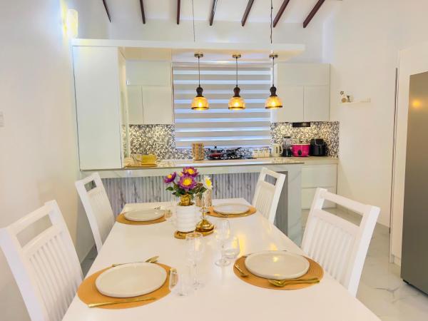 Ranjan Luxury Home - Hikkaduwa