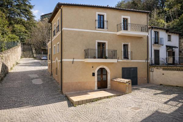 99 Cannelle-centro Storico-elegante E Spazioso-smart Tv-wifi-parcheggio Privato - L'Aquila