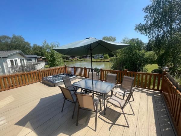 Luxury Lakeside Lodge L1 With Hot Tub Situated At Tattershall Lakes Country Park - Woodhall Spa