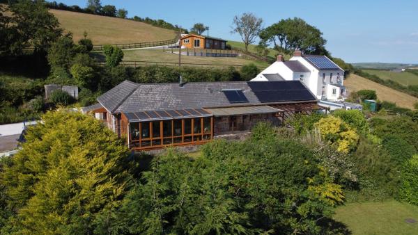 Brofallen - Spacious Bunglaow With Distant Sea Views And Enclosed Garden - Llansteffan