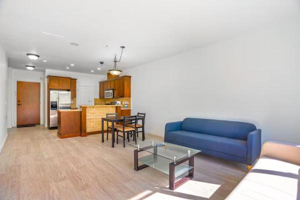 2 Bedrooms 2 Bathrooms - Surrey