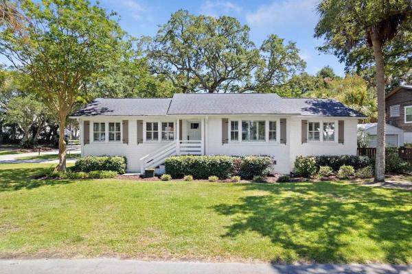 Palms Of Hart- 2 Blocks From Beach, Dog Friendly - Isle of Palms, SC