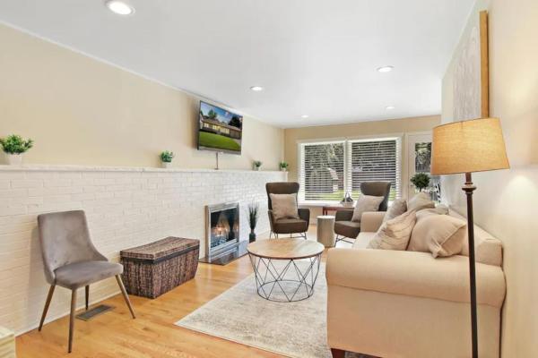 Dt Libertyville Home With 2 Fireplaces By Navy Base - Highland Park, IL