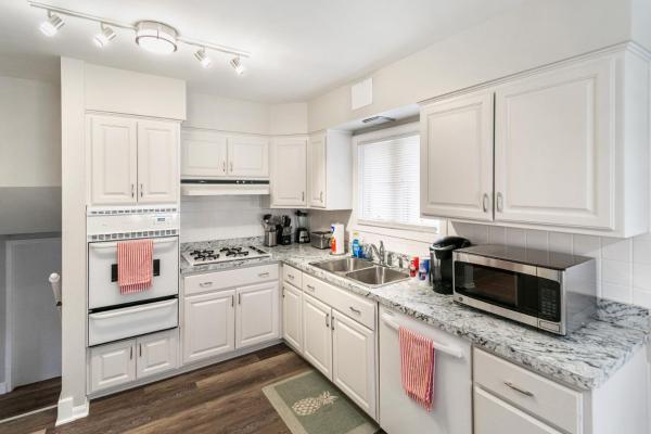 Quiet And Spacious 4br Family Home Near Naval Base - Gurnee, IL