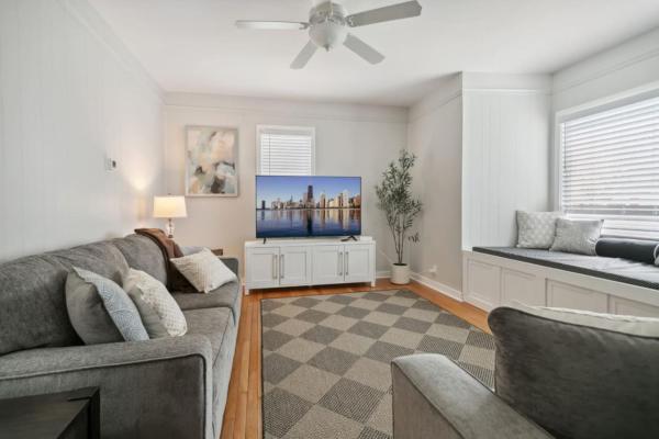 Cozy 3 Bedroom In Dt Libertyville Near Naval Base - Deerfield, IL