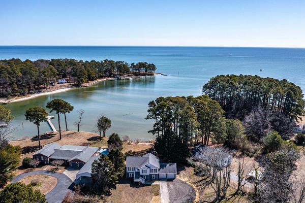 Waterfront Gem With Deck And Views On Chesapeake Bay! - Reedville, VA