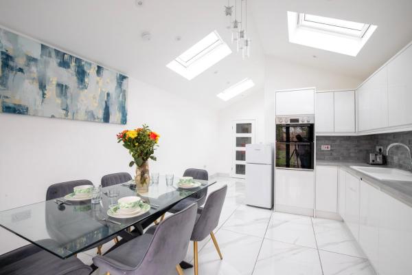 3-bedroom House In Windsor-heathrow - Berkshire