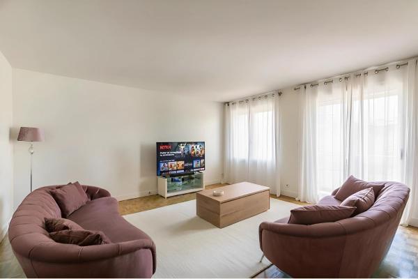Eiffel View - Spacious 3br - Sleeps 9 - Terrace - 凡爾賽鎮