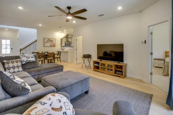 Beach, Eats, Shops! Sunny Stay By European Village - Palm Coast, FL