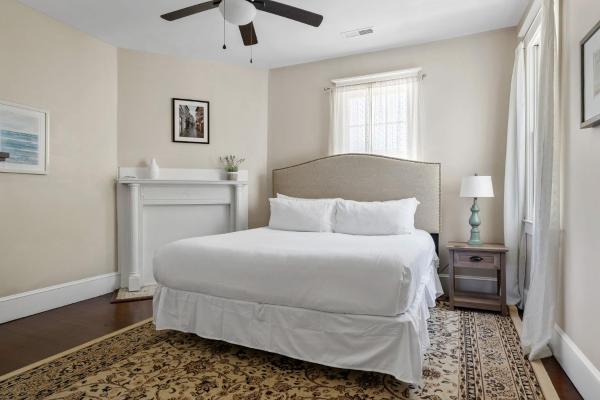 The Jasmine Suite Stylish 3br Walk To King - James Island, SC