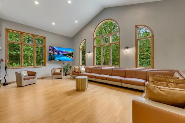 Poconos Villa Arcade Movie Theater Hot Tub - Lake Wallenpaupack, PA