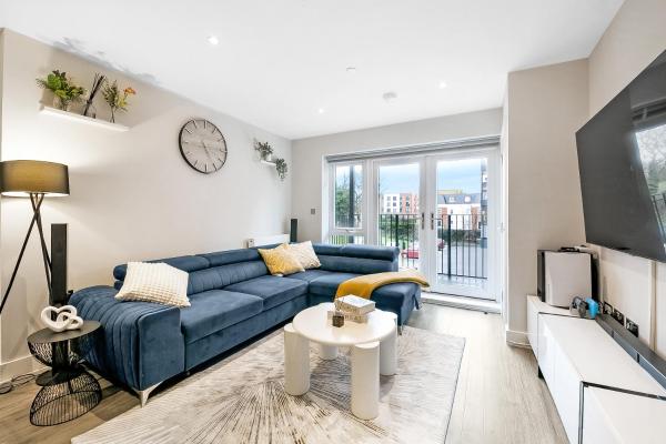 Luxurious 2 Bed Flat In Greenhithe - Thurrock